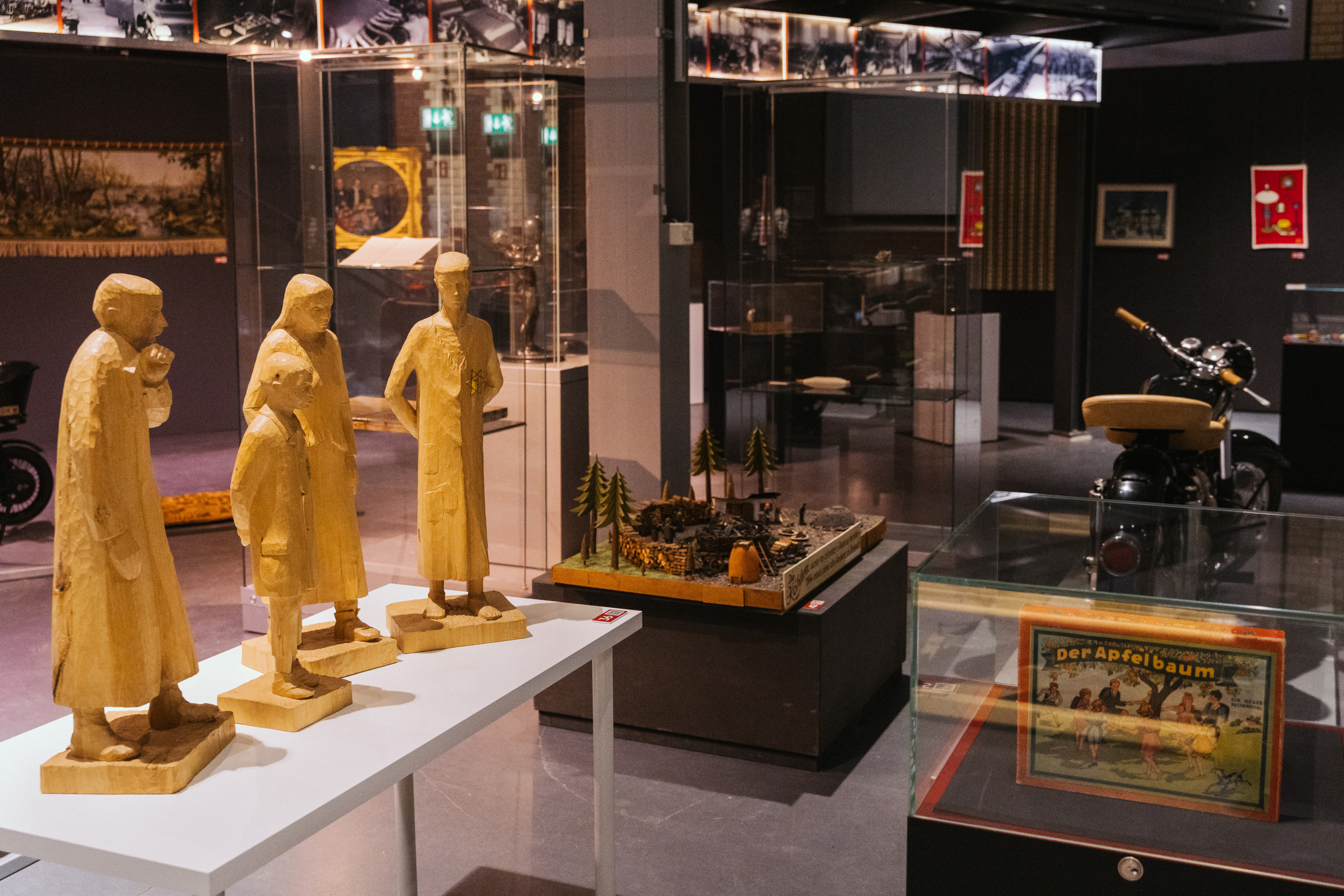 John Cage: Museumcircle - PURPLE PATH